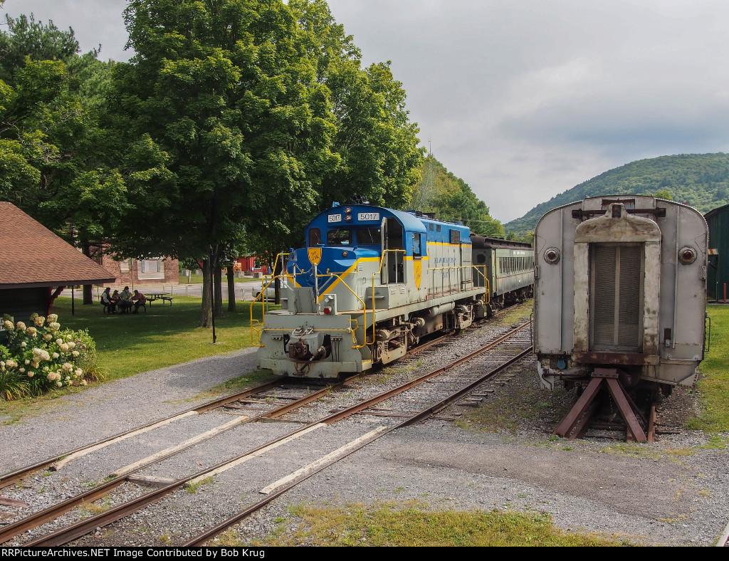 D&H 5017 Arville Station prior to departure